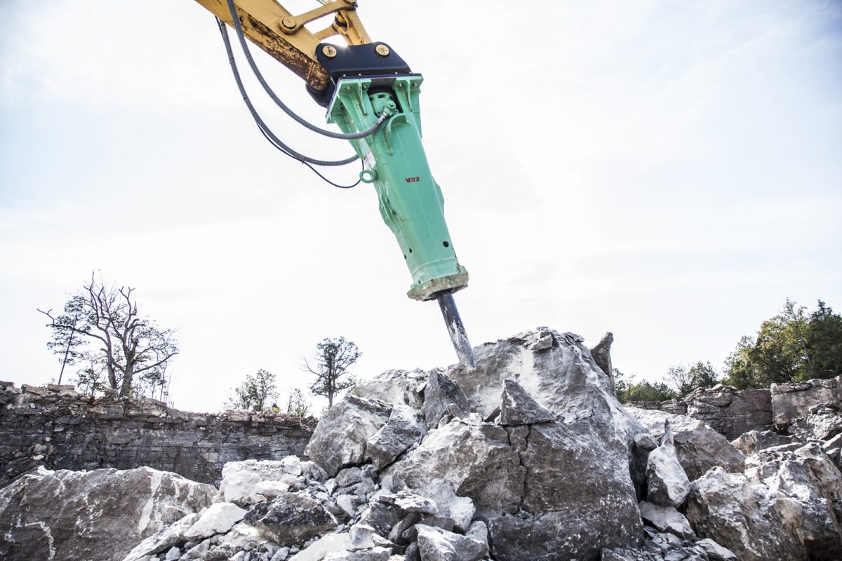 Montabert_V32_Heavy_Breaker – Heavy Metal Rentals